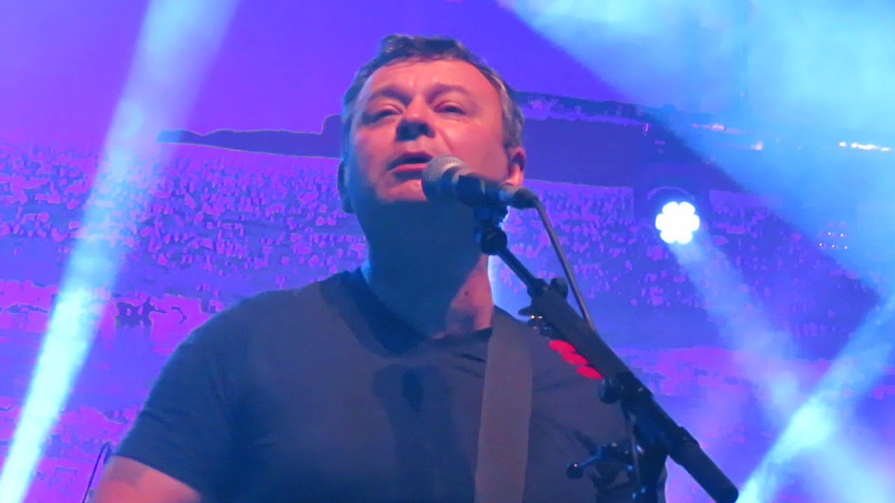 Enola Alone - Manic Street Preachers, Portsmouth Guildhall 08/10/2021 ...