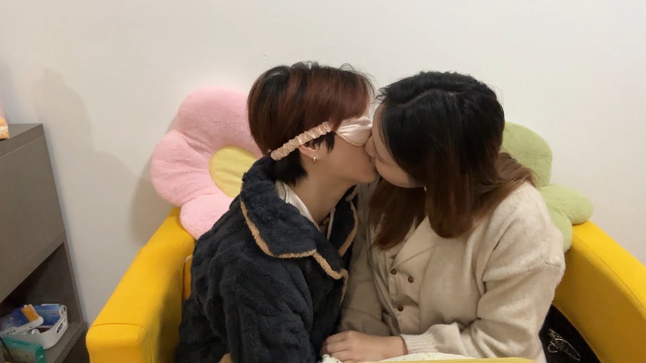 Candy Challenge Upgrade! Sweet Candy Kiss~ Lesbian Couple#kiss #wlw #love #lgbt - YouTube