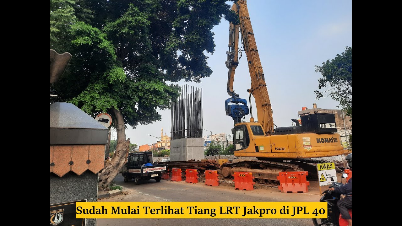Tiang Proyek LRT sudah Terlihat di Perlintasan Jalan Pramuka - YouTube