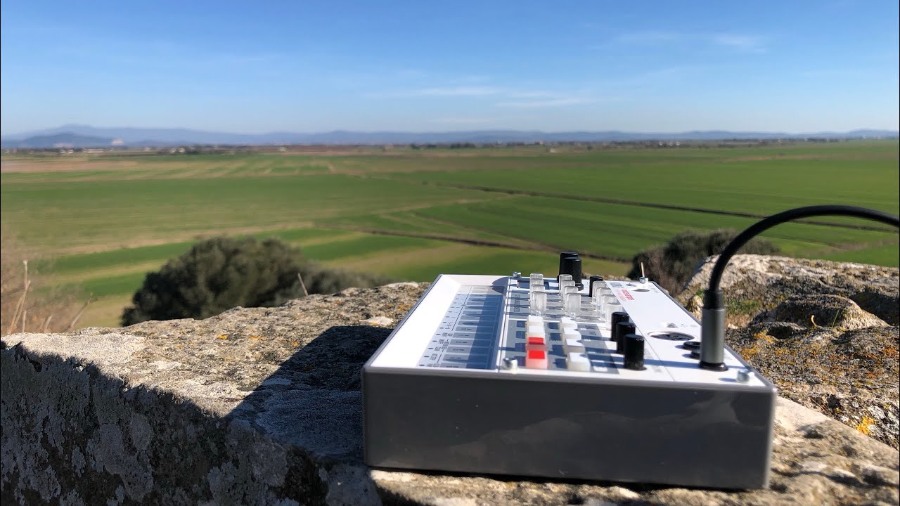 Korg Volca Sample 2 LIVE @ Isola Clodia (Gr - Italy) Dub Session - YouTube