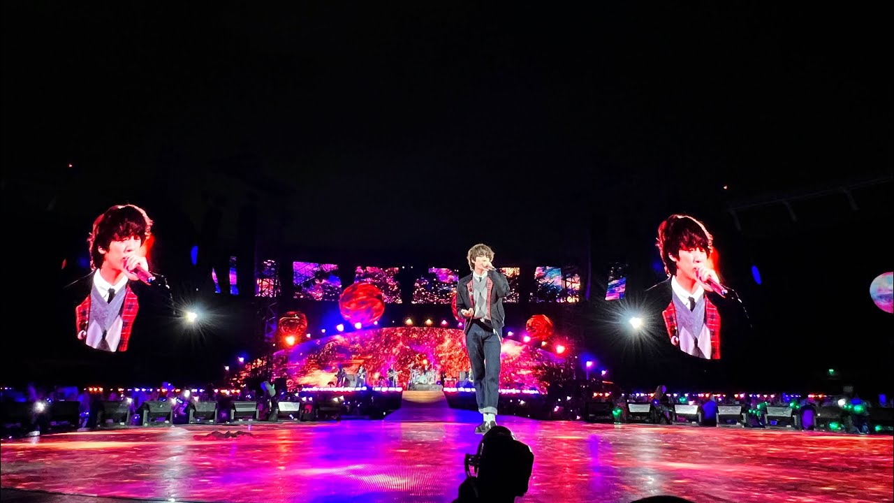 Jin 'The Astronaut' Performance at Coldplay Concert in Argentina - YouTube