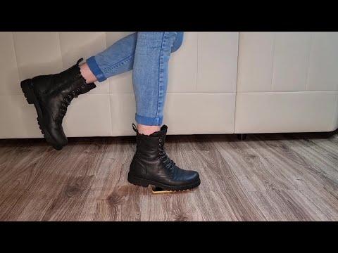 Trample mobile with my white Converse Move and black Panama Jack Frisia boots #SOFIAARMAZZI