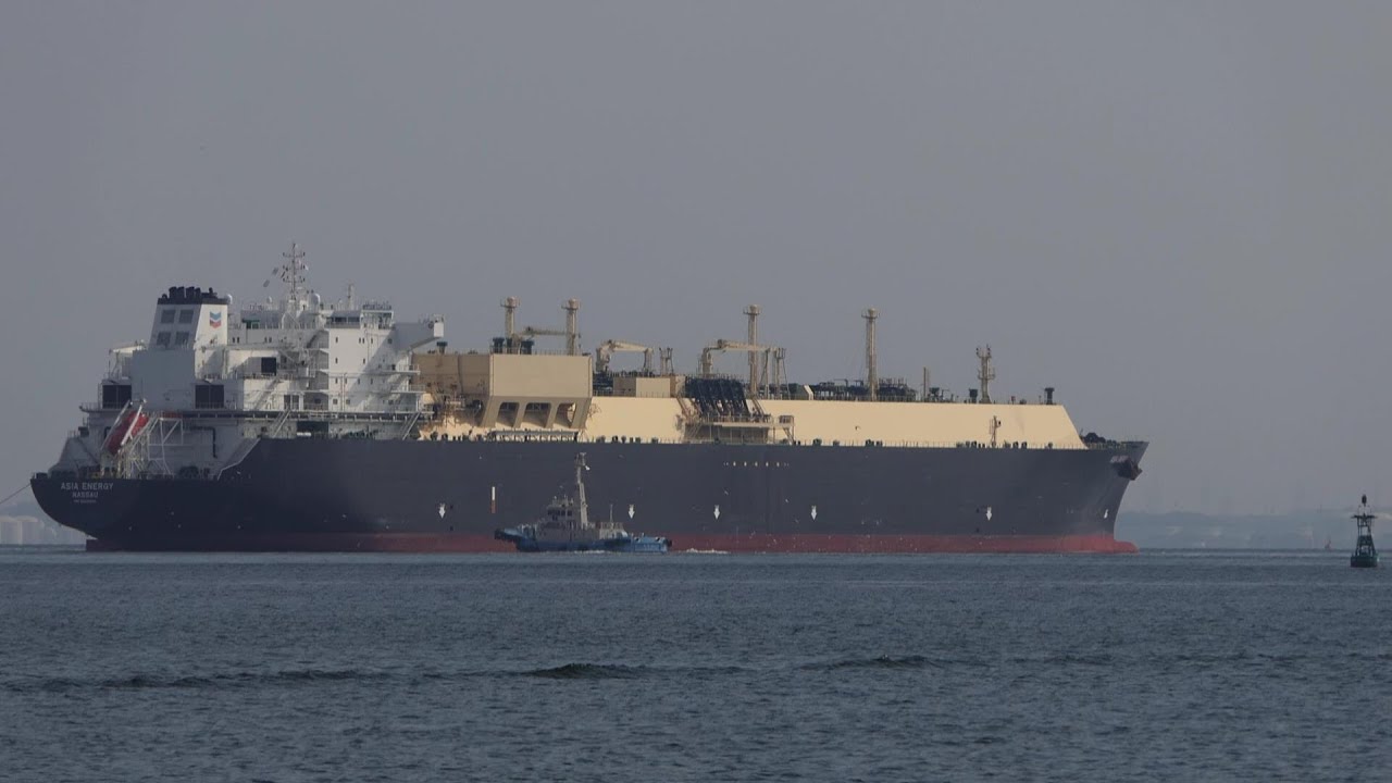 LNG Tanker “ASIA ENERGY” Departs Yokkaichi - YouTube