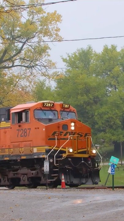 BNSF 7287 Leads an EB Manifest at Pepin #bnsf #railway - YouTube
