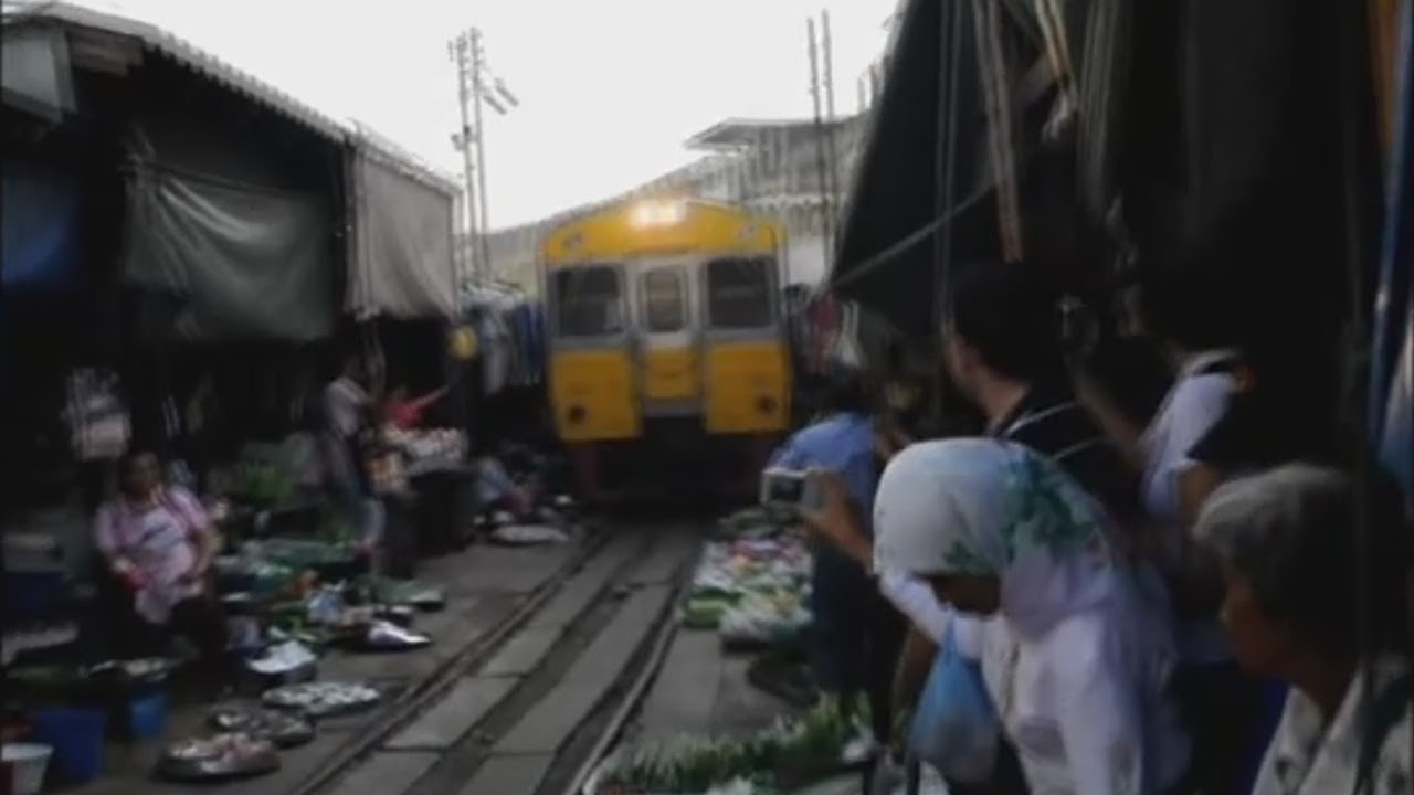 Unebelieavable.Train pass through market!! - YouTube