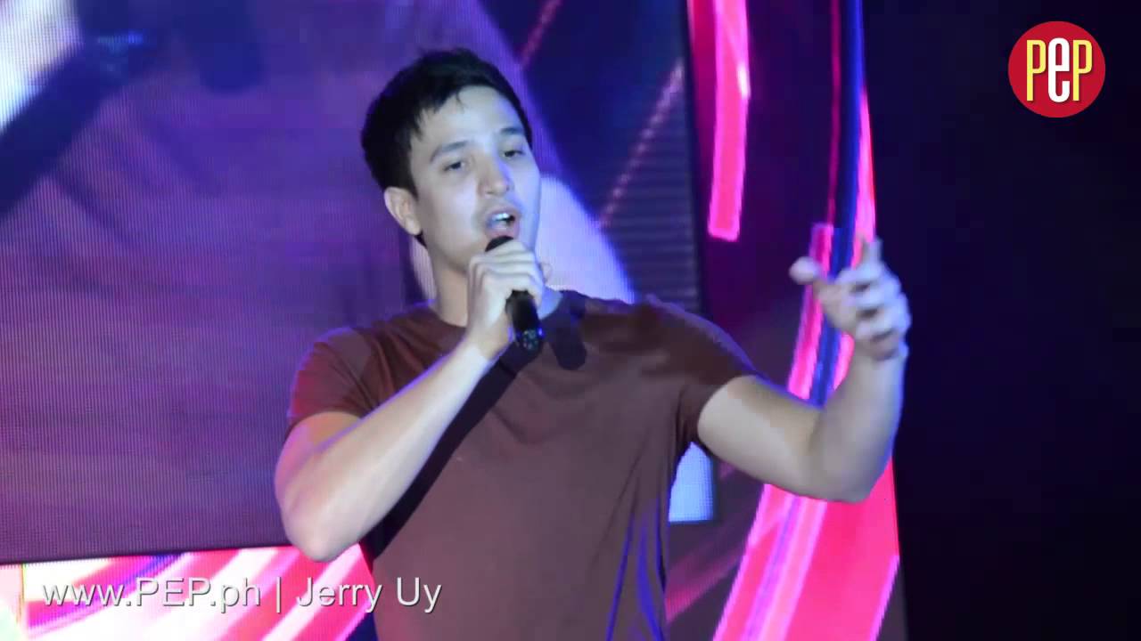 Markki Stroem sings "Kaleidoscope World" - YouTube