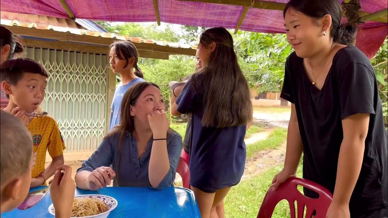 Kuv cov nus ua Kev zoo siab rau peb cov niam txiv tub - YouTube