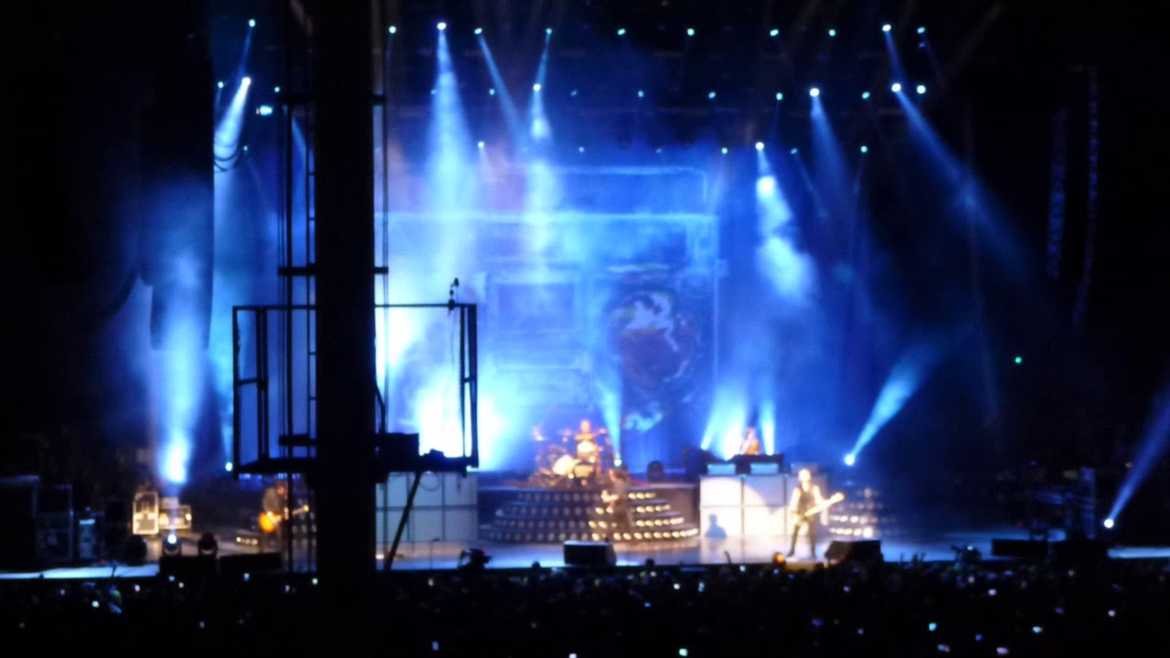 Green Day - 'Holiday' live @ Toronto 2017 - YouTube