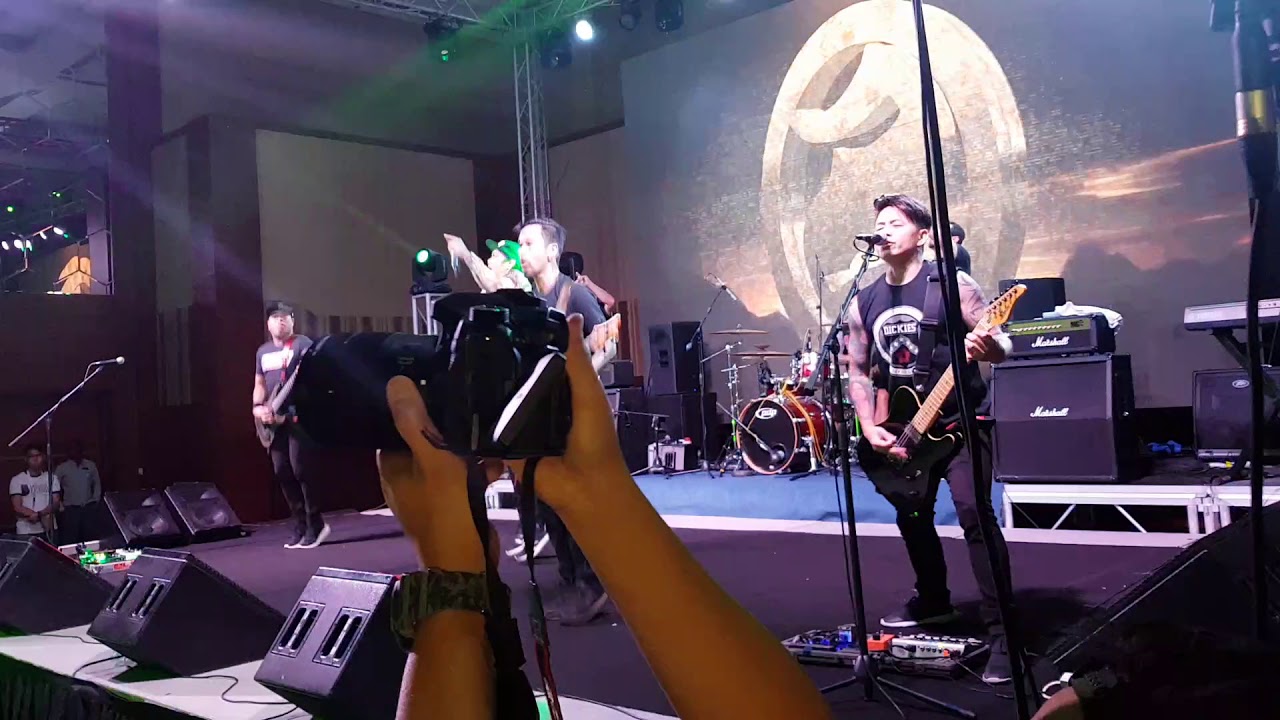 Slapshock live doha - YouTube