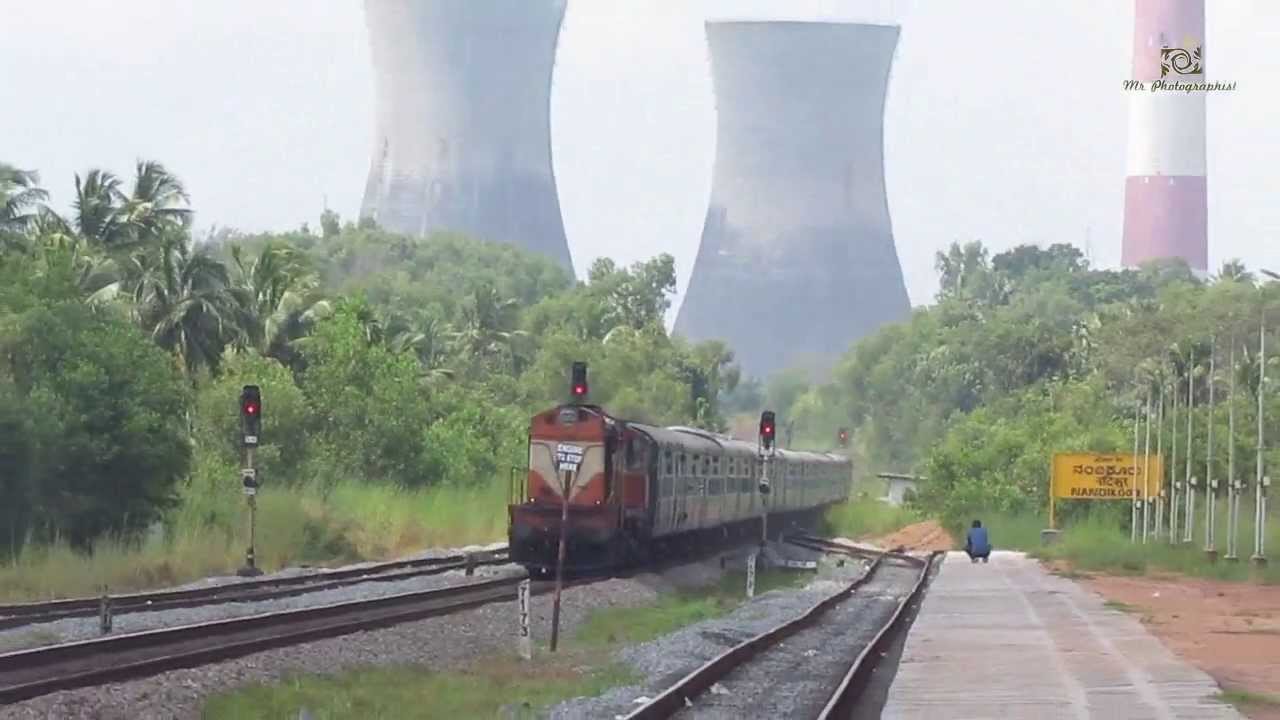 Okha Ernakulam Express at Nandikur!! - YouTube