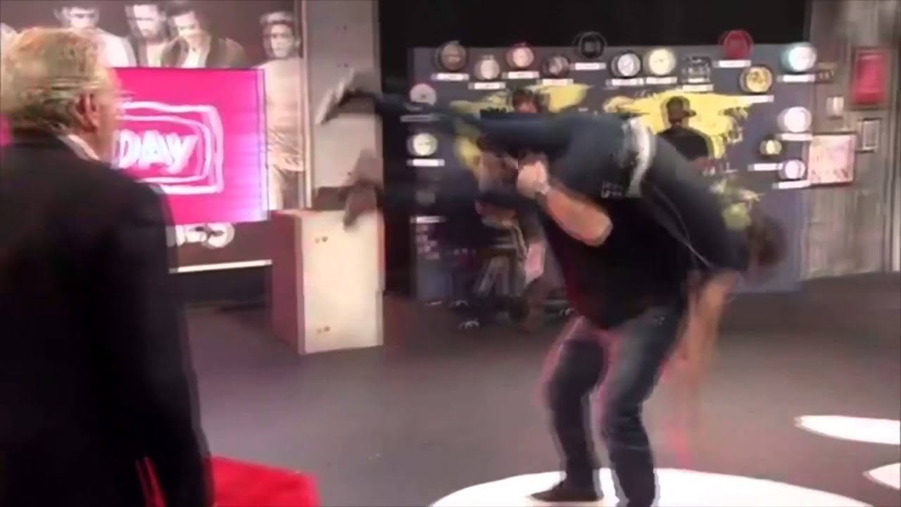 Harry Styles - Runway Walk - YouTube