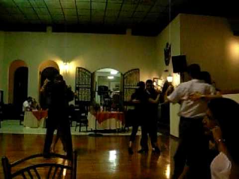 Lily bailando tango
