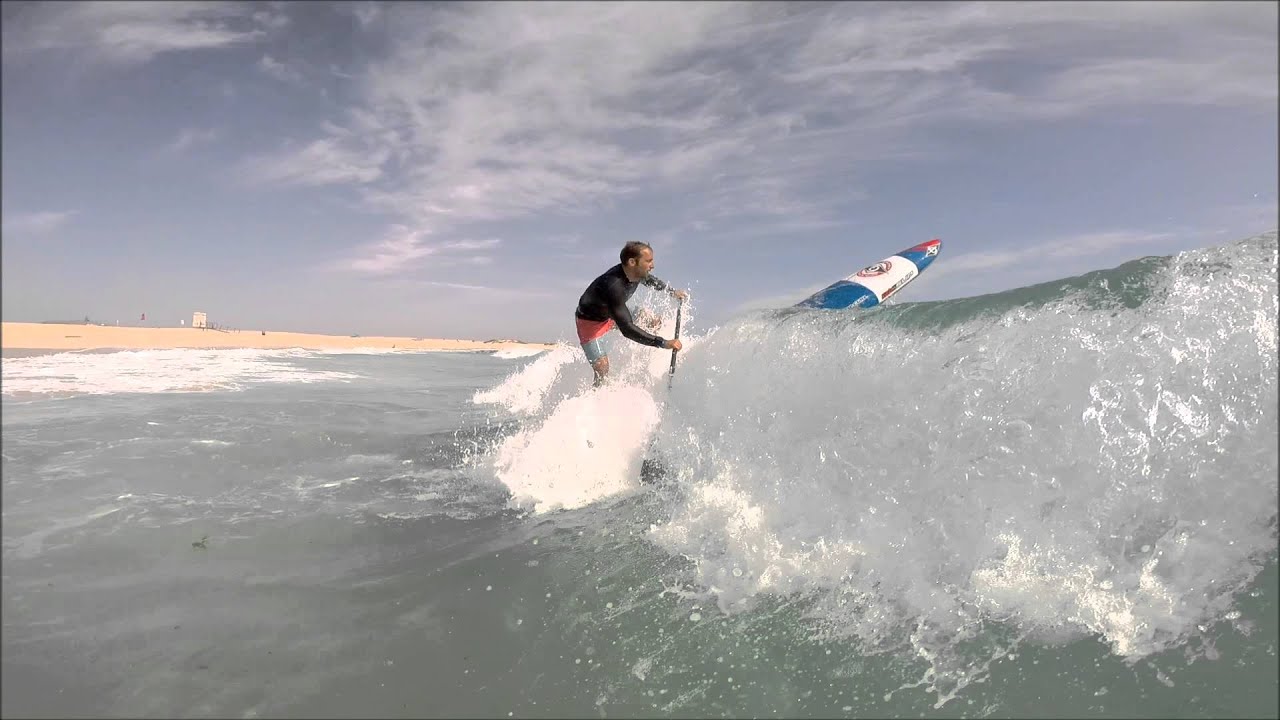 SUP Technical Race Training : punching through a wave - YouTube