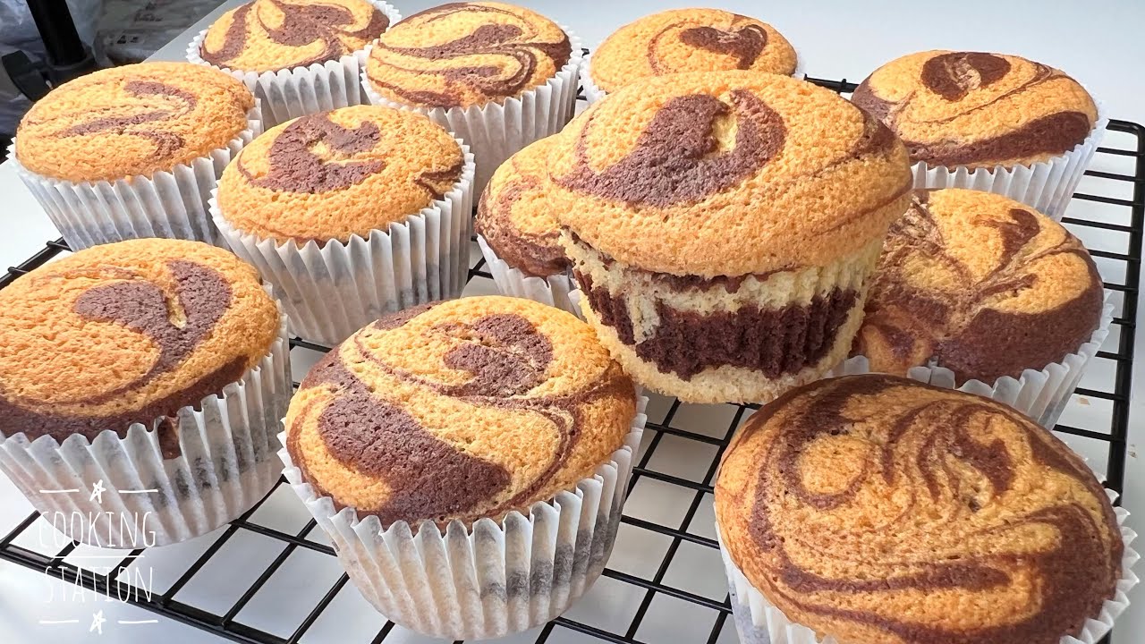 Soft and Fluffy Delicious Marble Cupcake Recipe - YouTube