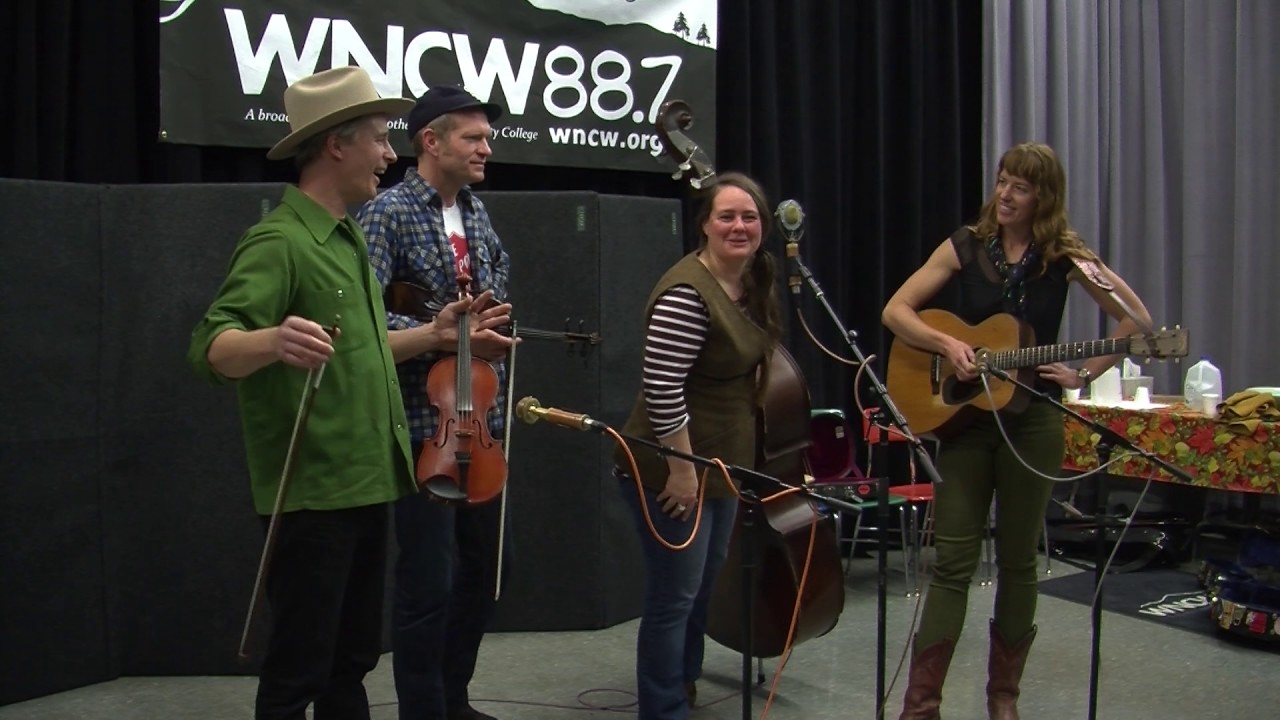 Foghorn Stringband - Interview after 'Lonesome Homesick Blues' - YouTube