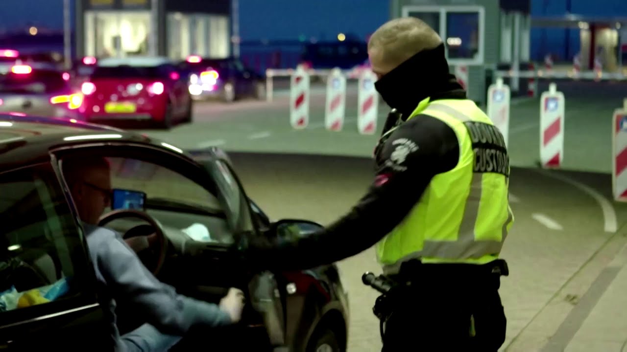Brexit bites: Dutch border guards seize sandwiches - YouTube