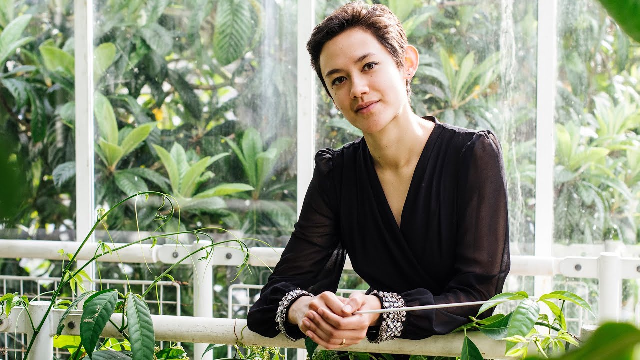 An interview with new Associate Conductor, Stephanie Childress - YouTube