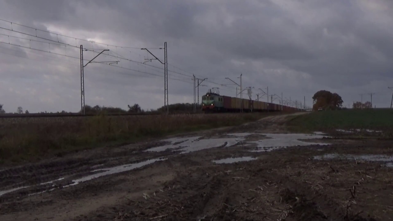 [ECCO Rail] EU07-465 z pociągiem kontenerowym | Libartowo - YouTube