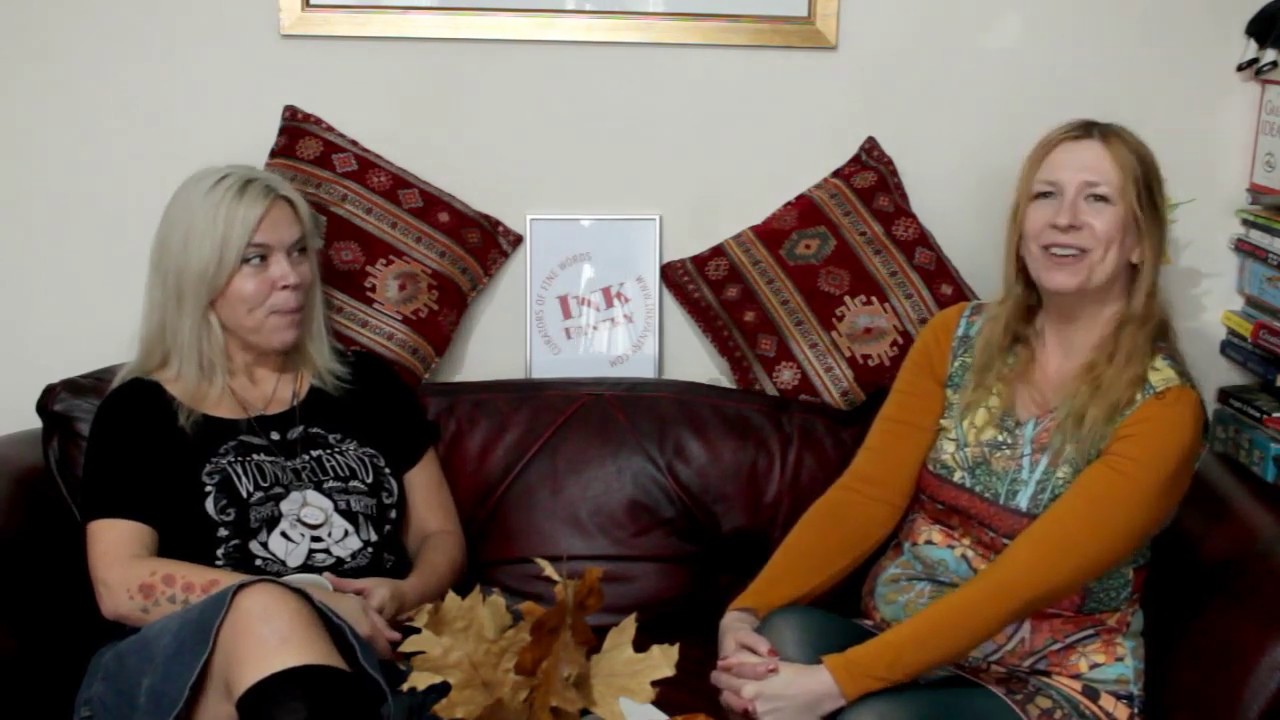 Ink On The Sofa: Performance Artist Alice Smith - YouTube