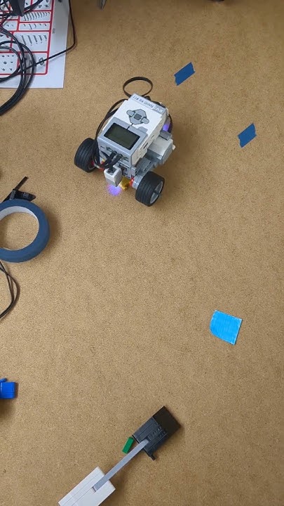 Mini-Challenge 2: Zigzag Using Color Sensor - YouTube
