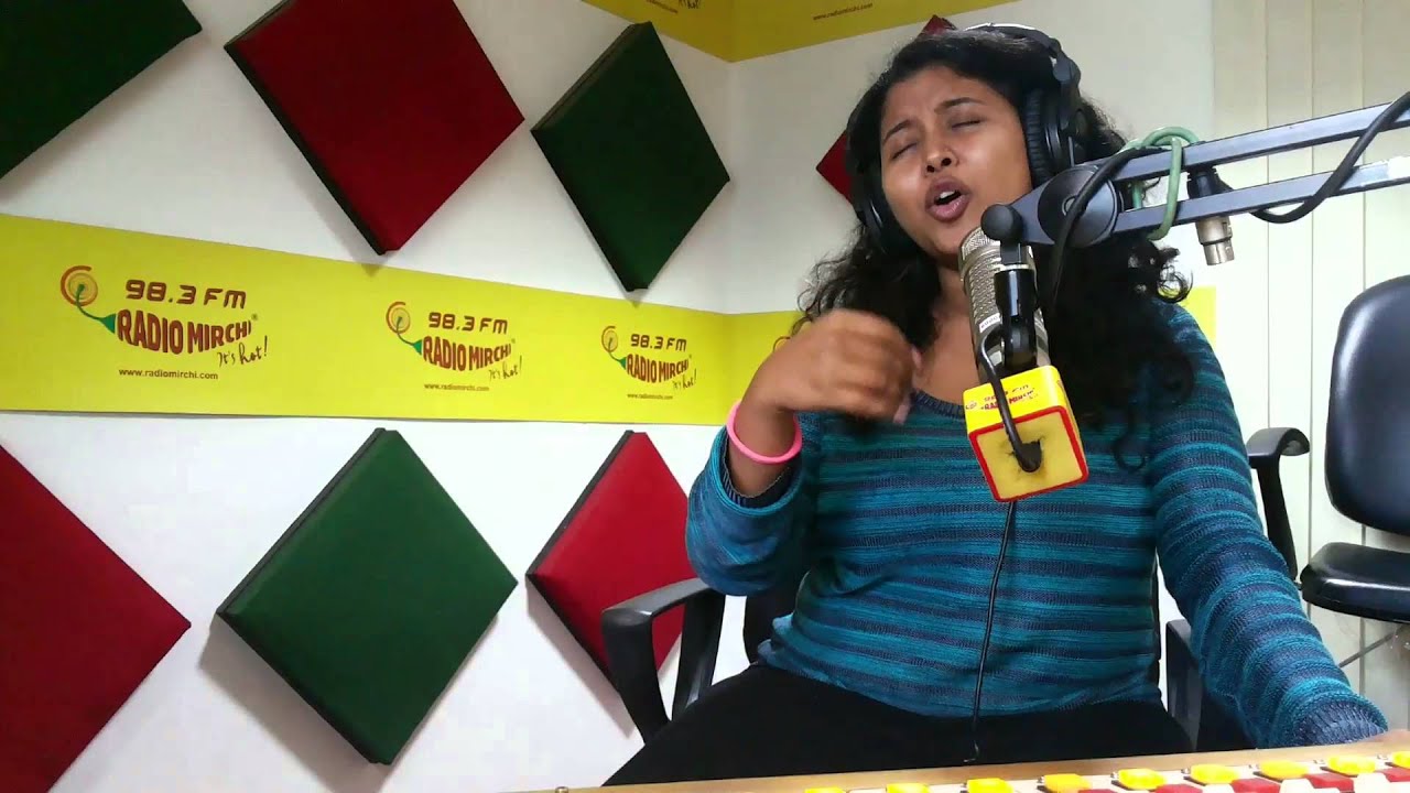 Aanandi Joshi singing "Tu Nasata" from "Ishqwala Love" in Mirchi ...
