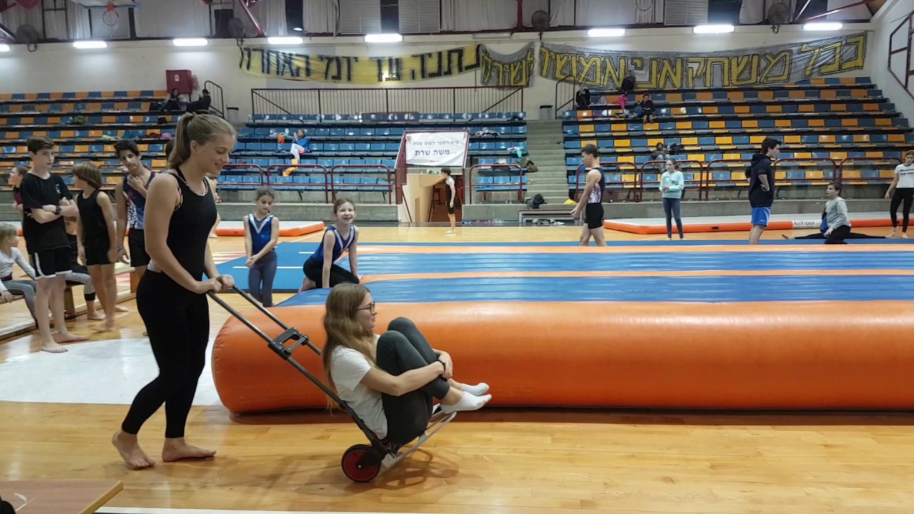 Physics in acrobatics - YouTube