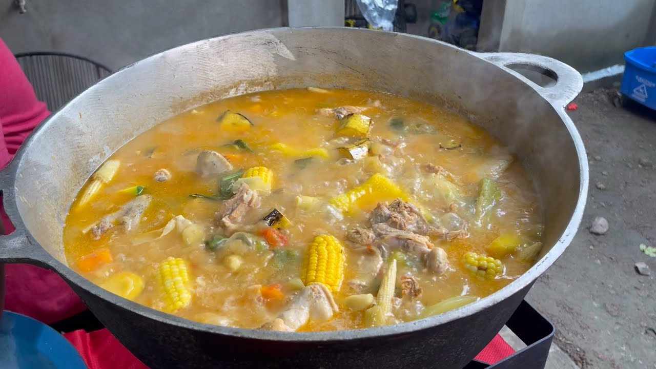 Sopa de gallina con pollo, albóndigas y verduras - YouTube