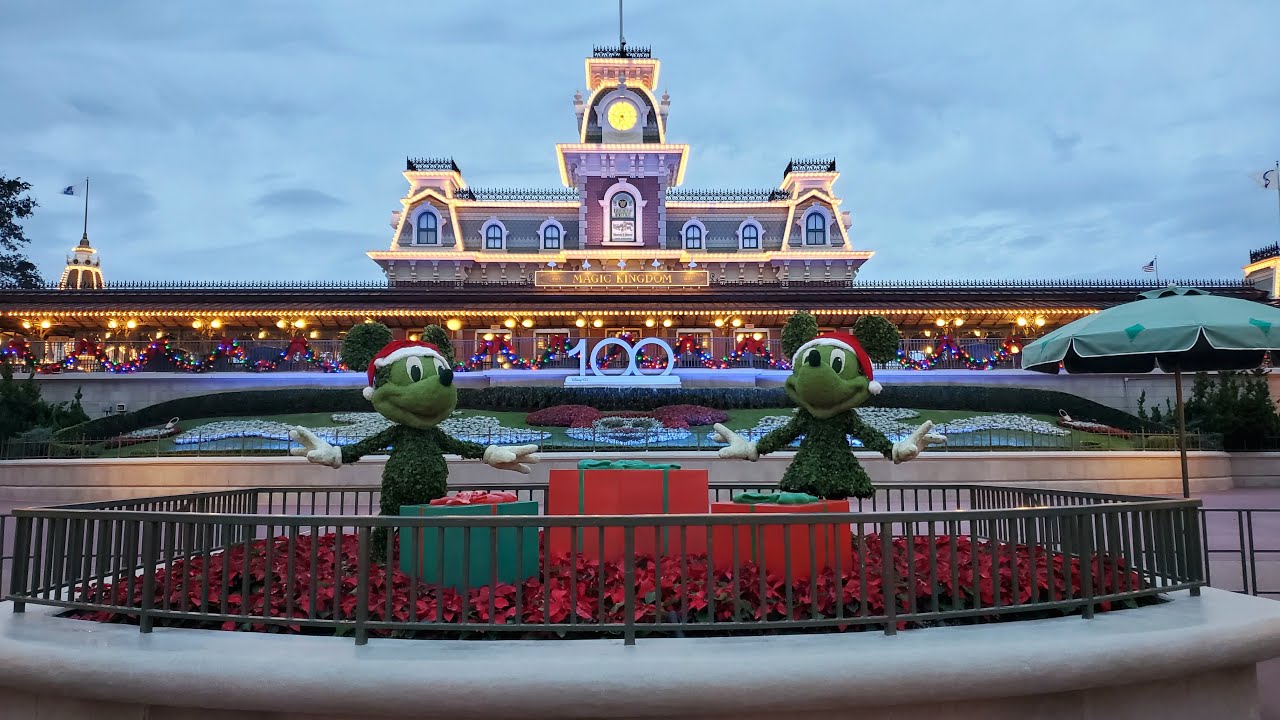 Magic Kingdom Early Morning Magic (Before Rope Drop) - Walt Disney ...