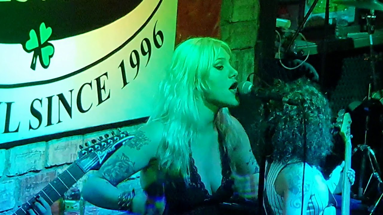 Marla Band in Irish Pub James Jones Istanbul - YouTube