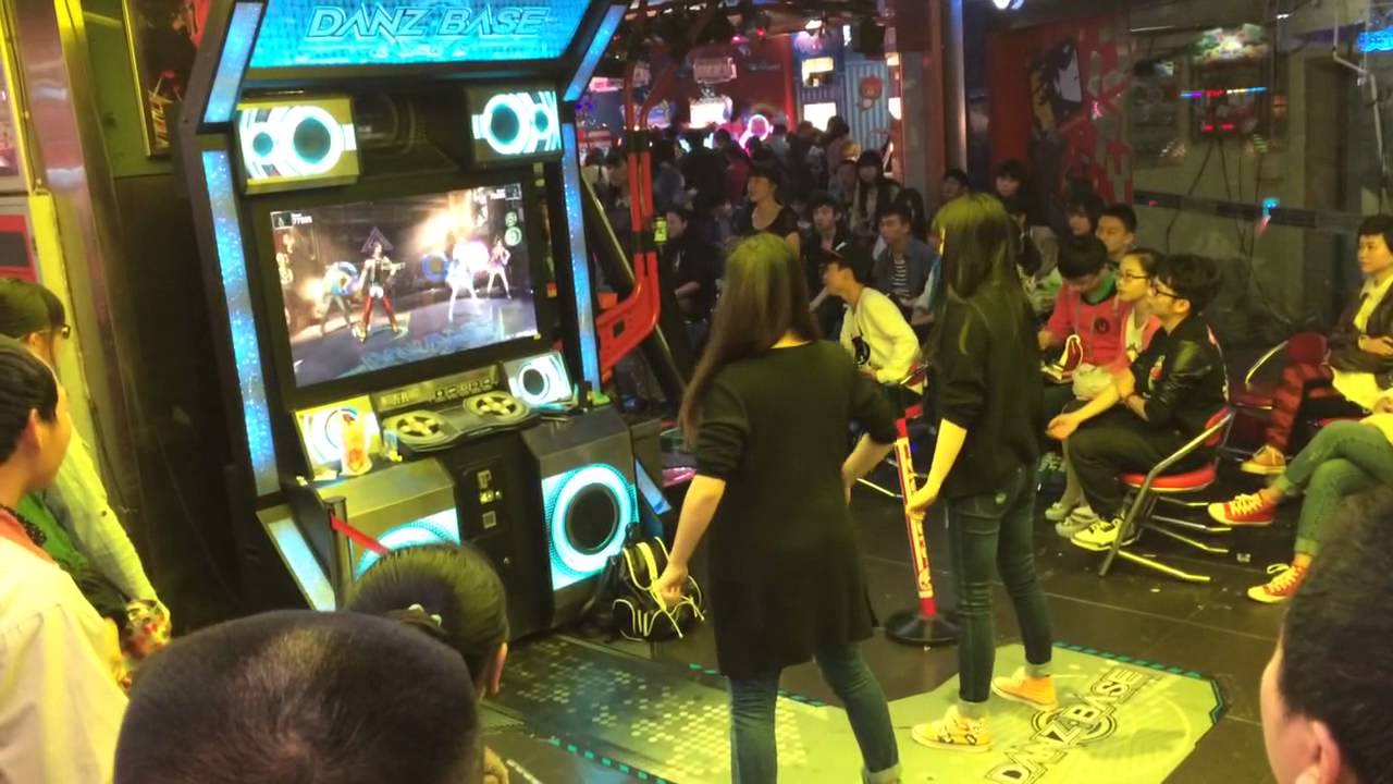 Motion sensing dance video game in Wuhan China - YouTube