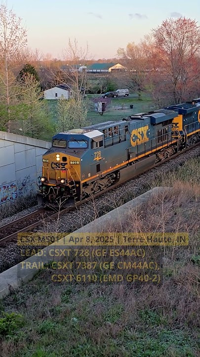 CSX M501 with recent rebuilt CM44AC and a GP40-2 - YouTube