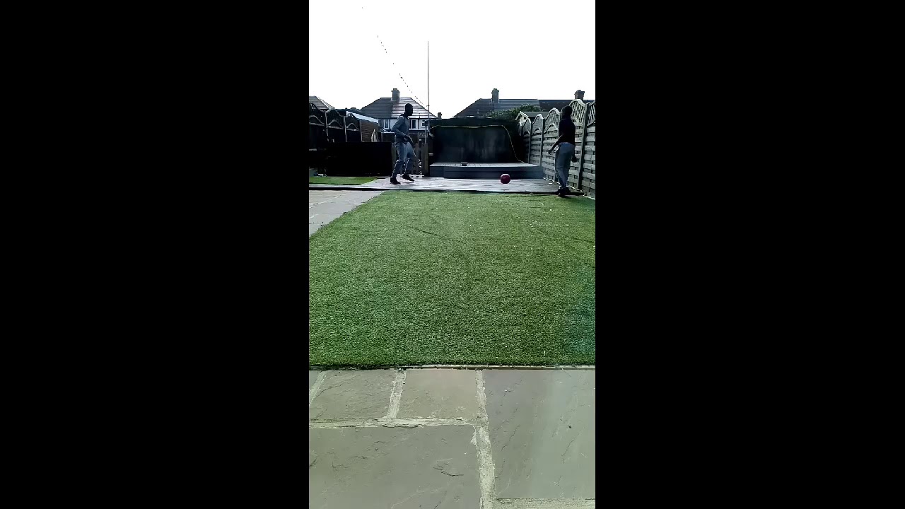 Kevin Bassey plays with a friend (🎶 Balada-Boa 🎶) - YouTube