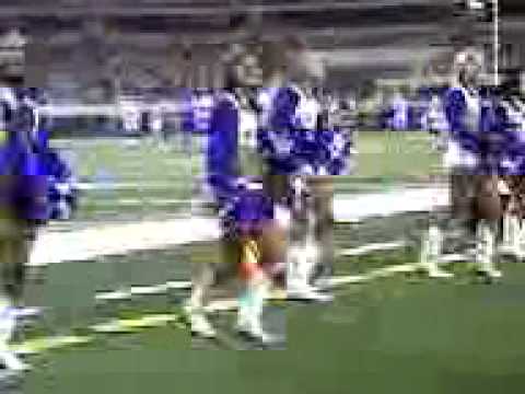 Dallas cheerleaders entrance routine - YouTube
