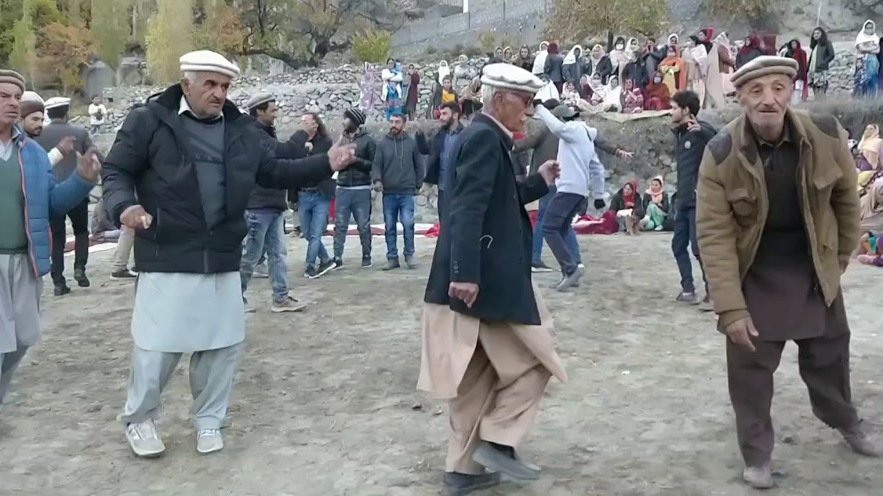 Hunza Traditional Wedding Dance - YouTube