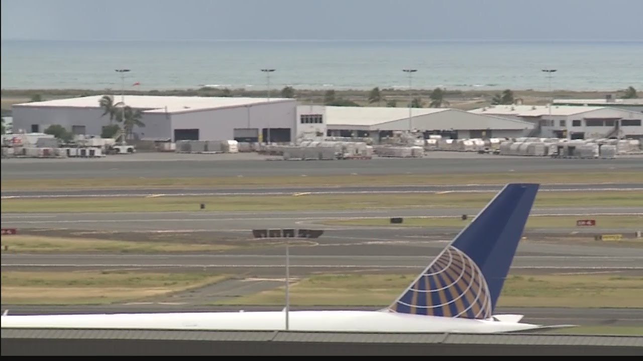 Honolulu airport could lose runway for safety reasons - YouTube