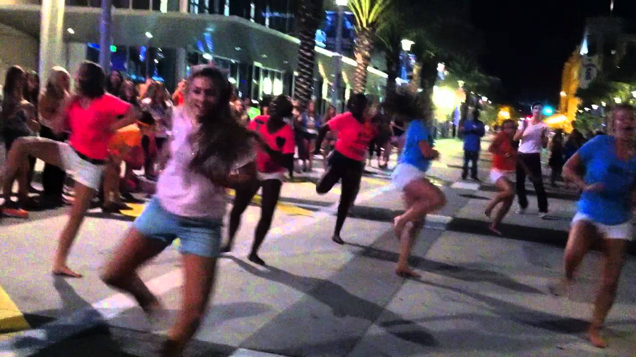 Dancer Flash Mob outside Amway Arena after One Direction Concert - YouTube