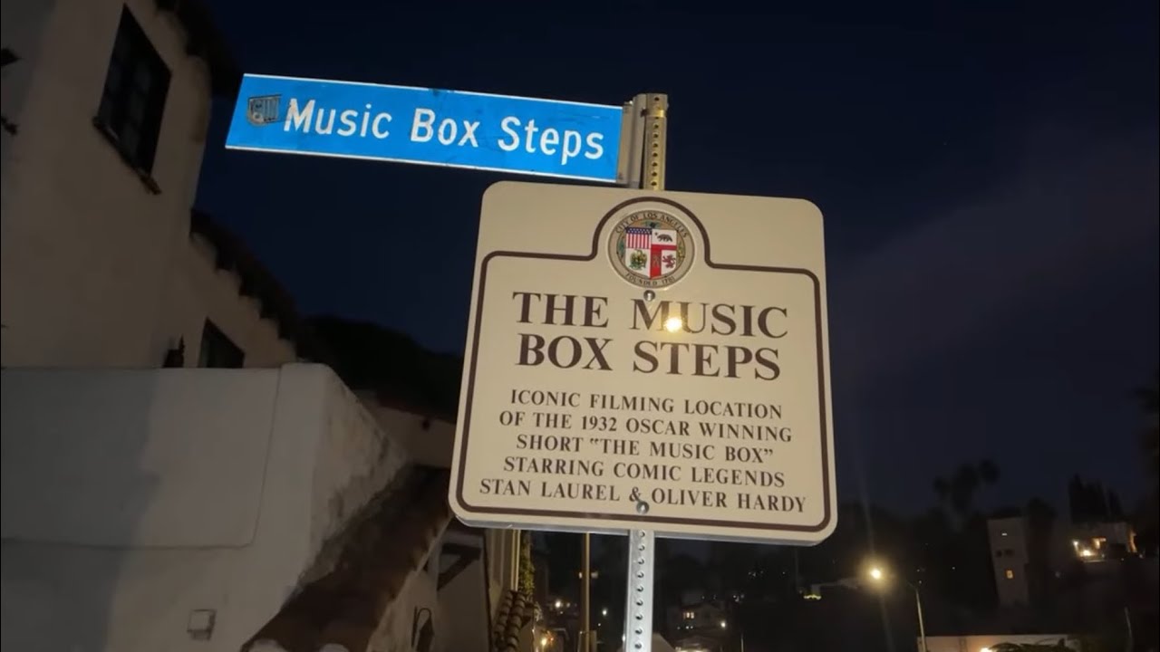 LIVE IN SILVER LAKE! Happy Holidays from L.A.'s Most Famous Landmark ...
