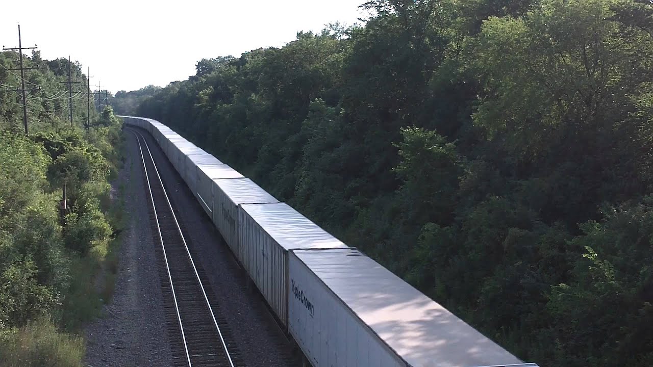 NS 2510 leads ZEMCH at Northbrook, IL - YouTube