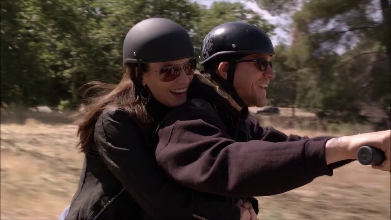 SOA (Jax y Tara) - Girl From The North Country - YouTube
