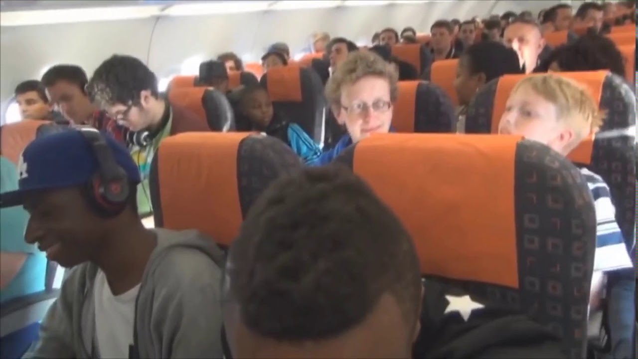 Ksi and bezhinga singing on airplane - YouTube