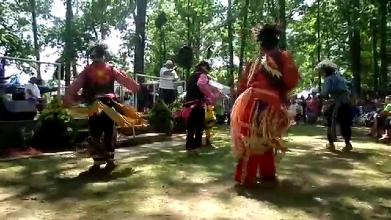 Iroquois Smoke Dance - YouTube