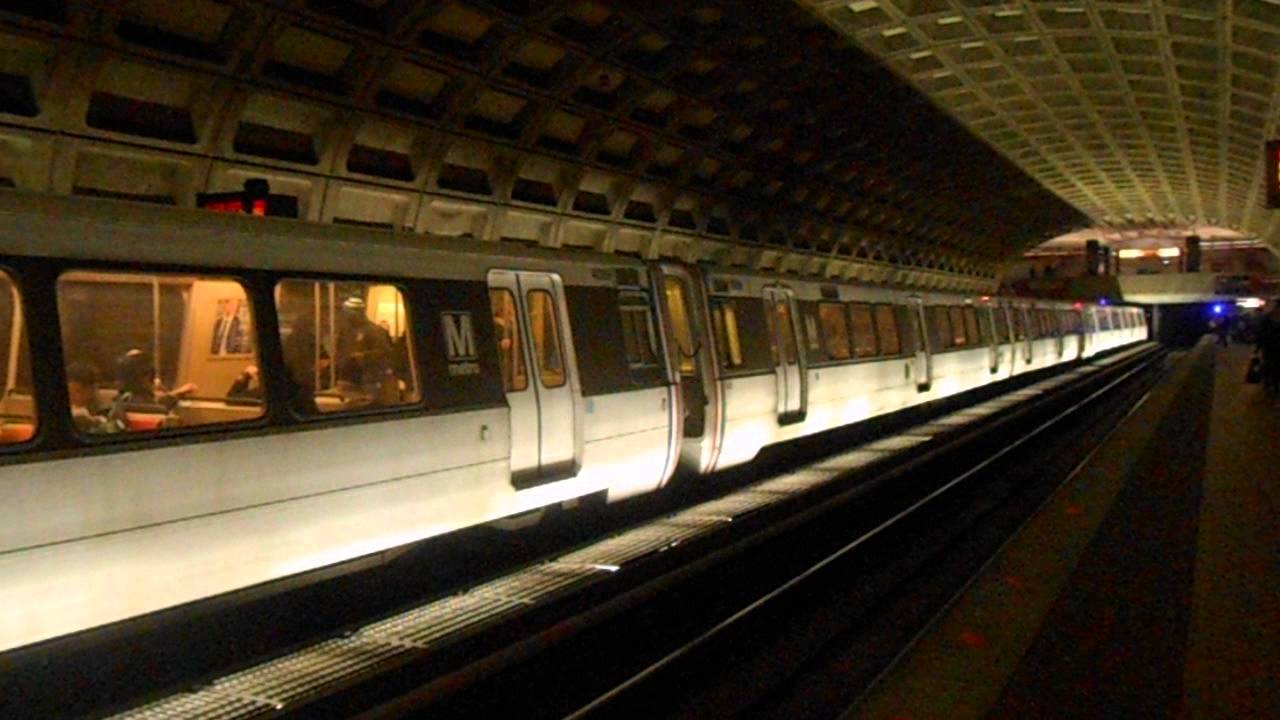 DC Metro (WMATA): 8 cars Red Line train to Shady Grove at Gallery Place ...