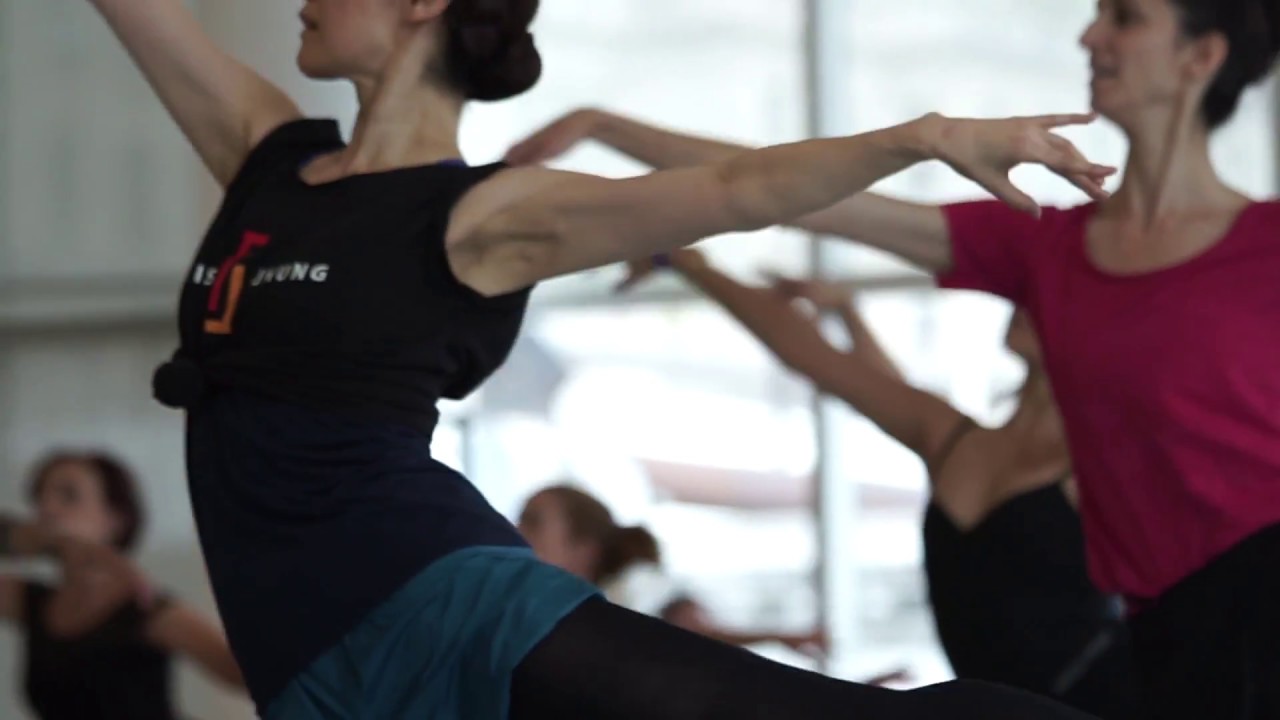 Finis Jhung - HOW TO Look Beautiful When You Waltz Turn - YouTube