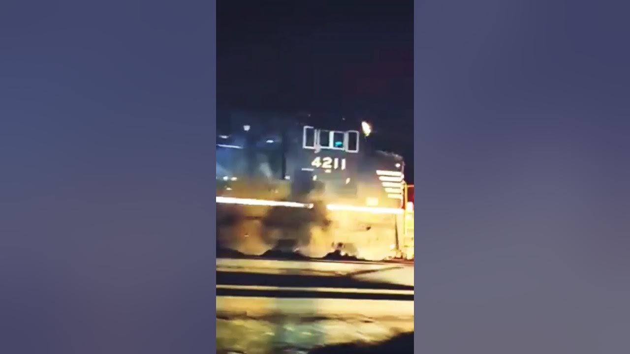 NS #4211 & #3647 lead a trash train uphill @CarneysCrossing - YouTube