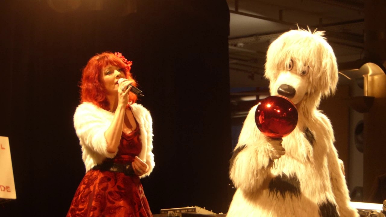 Rumpelstil in der Mercedes Welt 2016 - Wie Wunder - YouTube