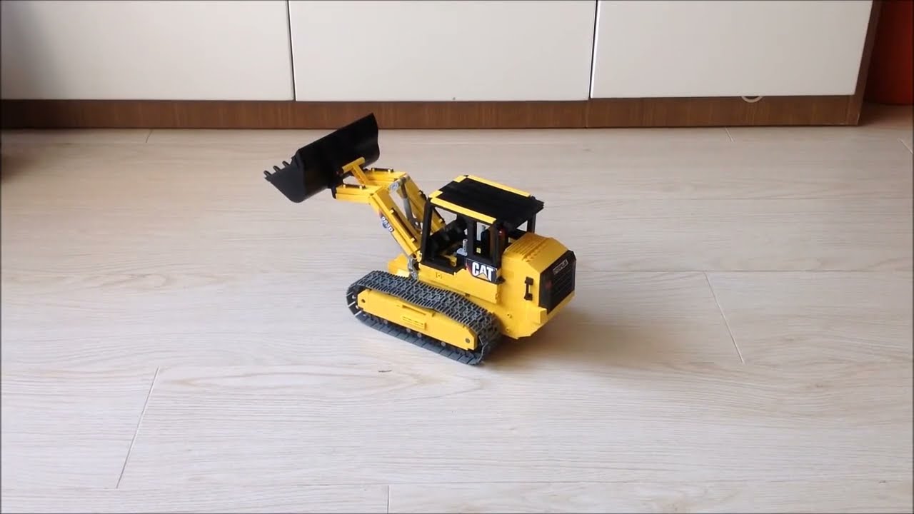Motorized CAT 963D Track Loader - YouTube