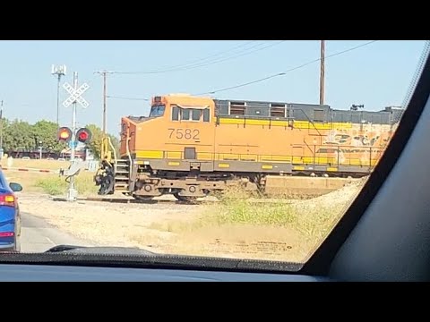 BNSF 7582 Leads The WB Q-PEALAC Through Killeen, TX - YouTube