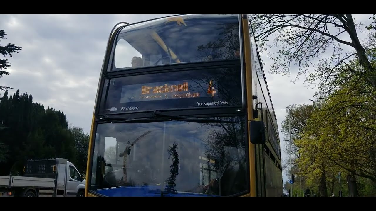 Reading Buses Enviro400 211 (SN11BVV) On Route 4 to Bracknell - YouTube
