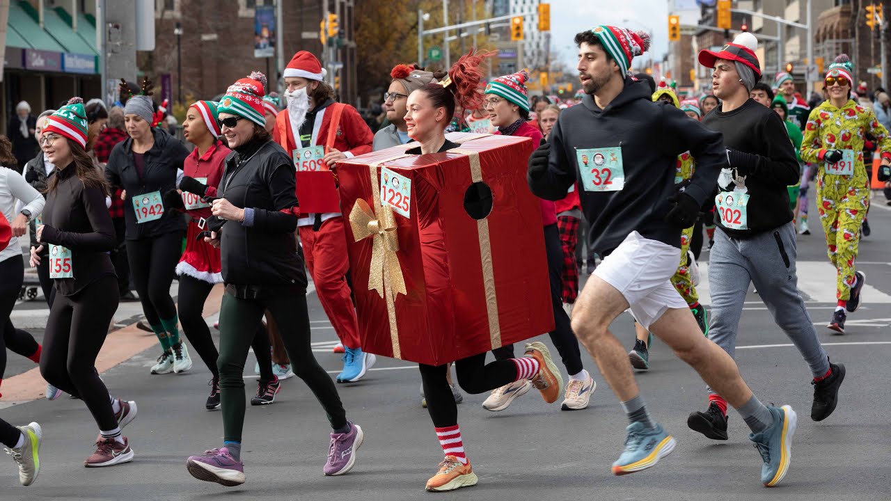 The Holly Jolly Fun Run in Toronto - Happy Christmas - YouTube