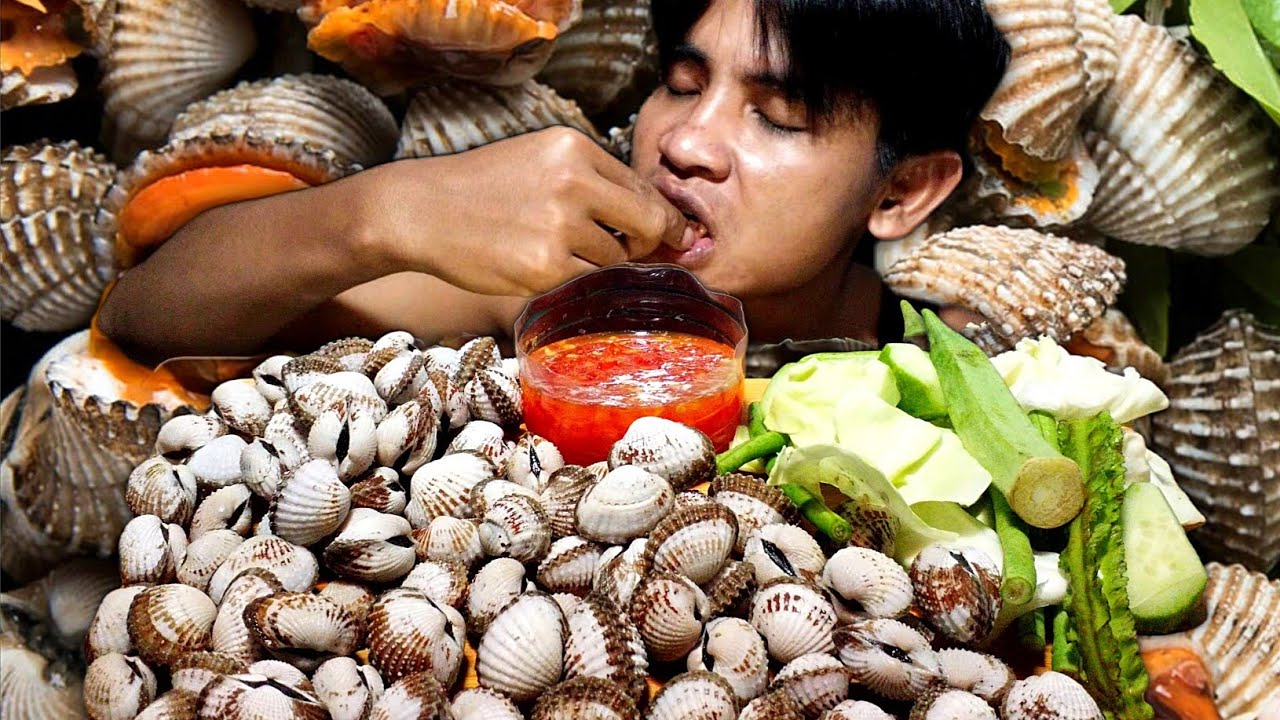 Eating Cockles Mukbang, Yummy Seafood Recipe Blood Cockles With Chili ...